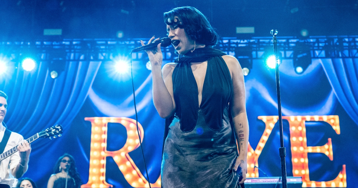 'Genesis' é a nova canção de Raye